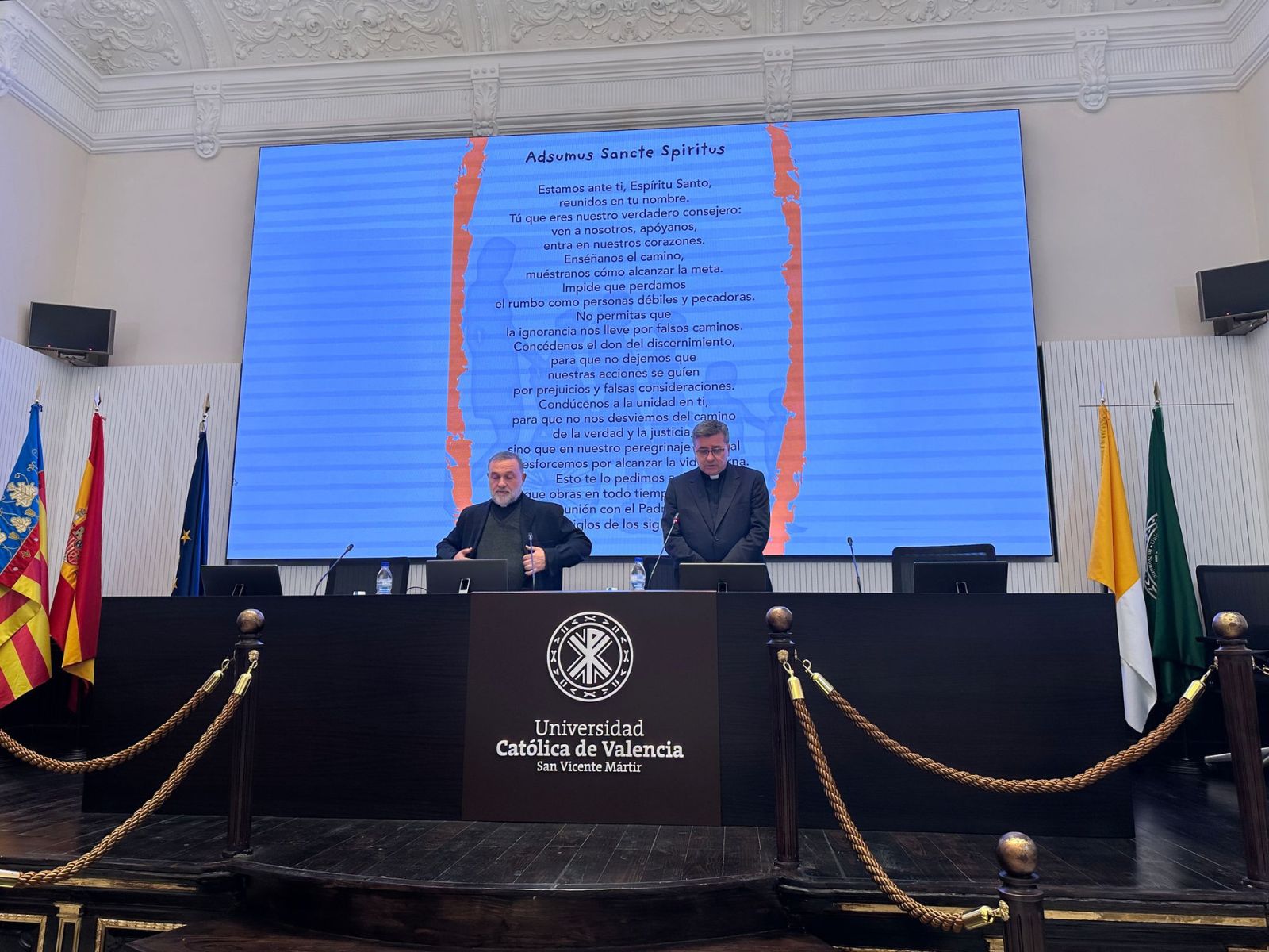 Luis Miguel Castillo presenta el libro que regaló el Papa a los ...